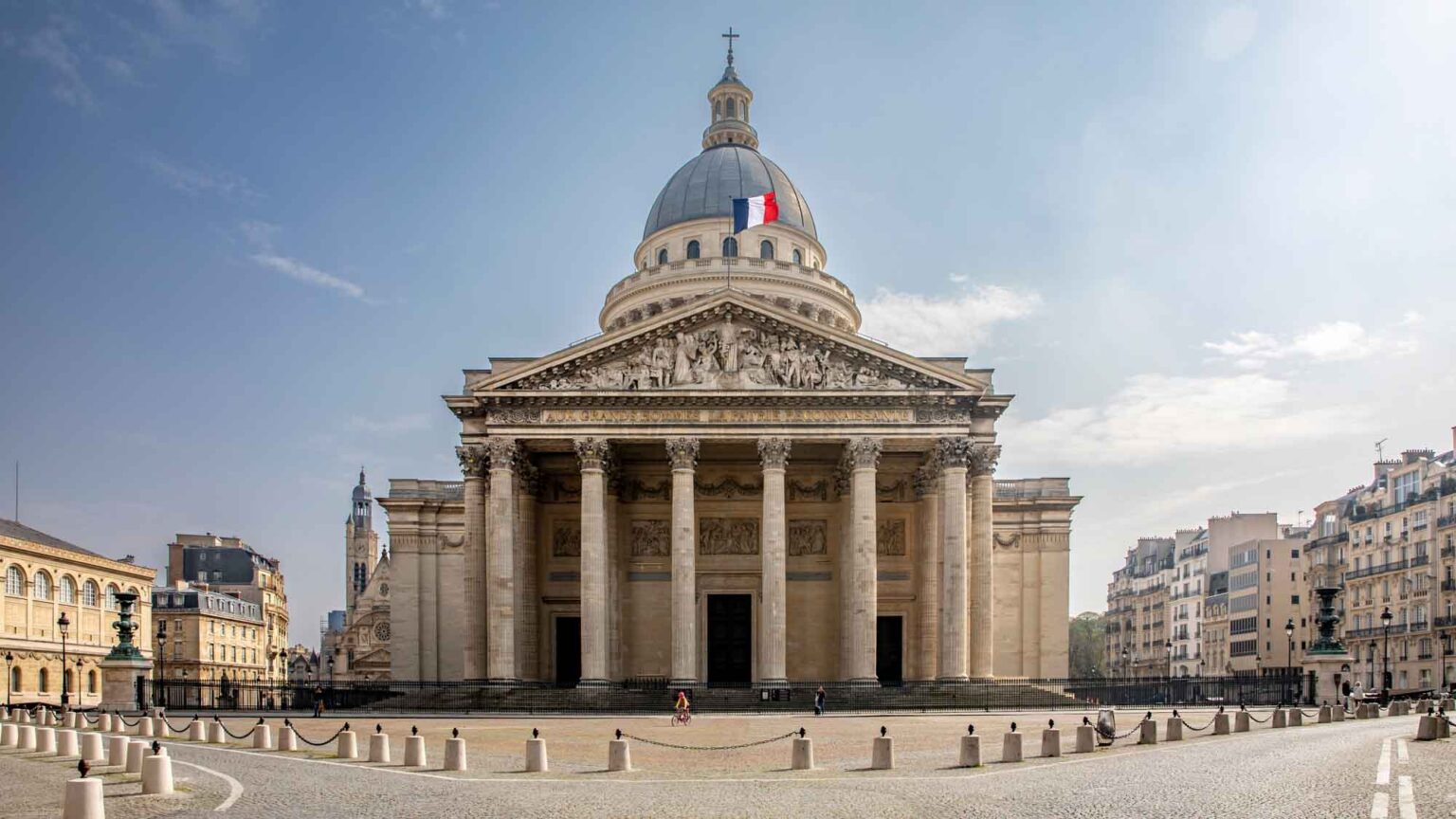 2 Days in Paris: The Perfect Paris Itinerary (2024) - Roaming Paris